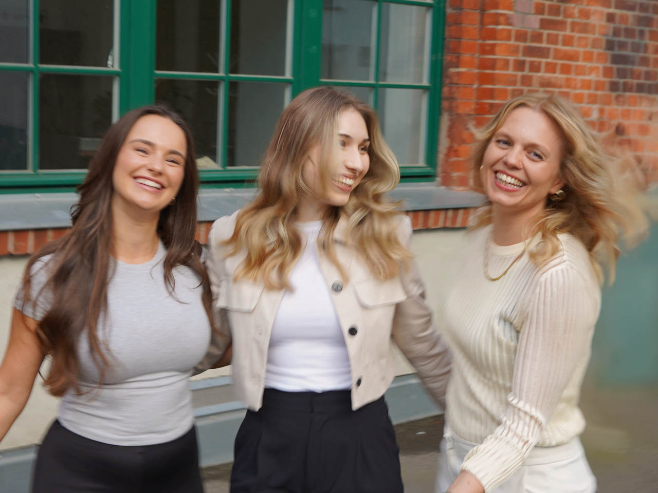 LIV NATURAL | Premium Nahrungsergänzung & Wellness für Frauen